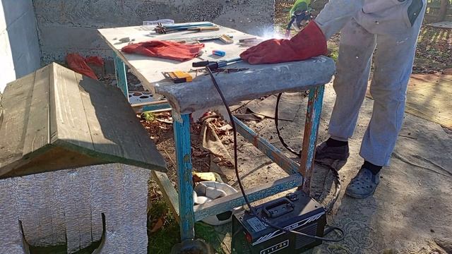 Подготовка к заливке армопояса. Снимаю крышу и лайфхак, варю шпильки. 31 серия