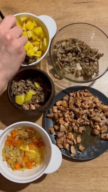 Картошка с грибами и курицей в печи