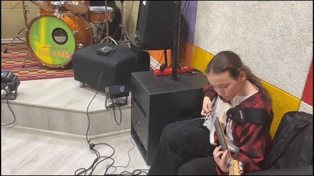 На репетиции - КИНО - Перемен. Школа рока «The Road».