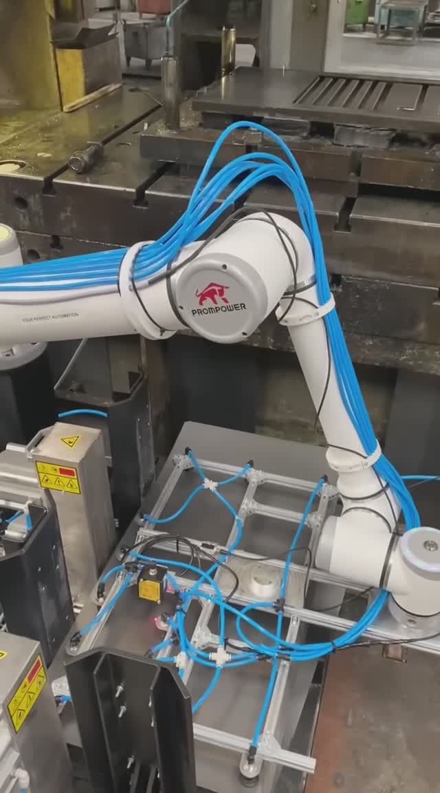 Работа кобота PROMPOWER со штамповочным прессом