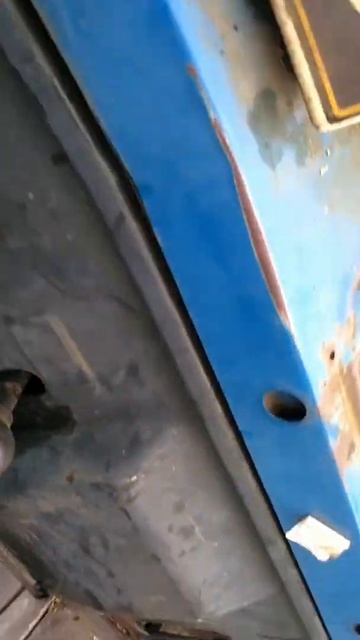 Iseki TU240 сломало раму. Разбираю кабину.