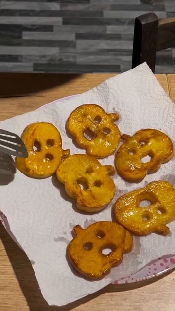 Страшная картошка фри на Хэллоуин