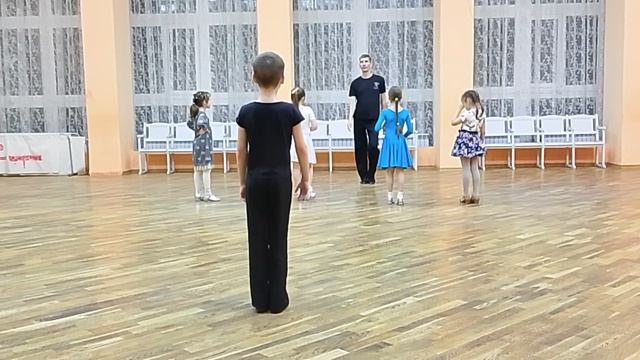 Тренировка по спортивным бальным танцам 1класс дети 1 (6, 5лет) - 1001 песенка