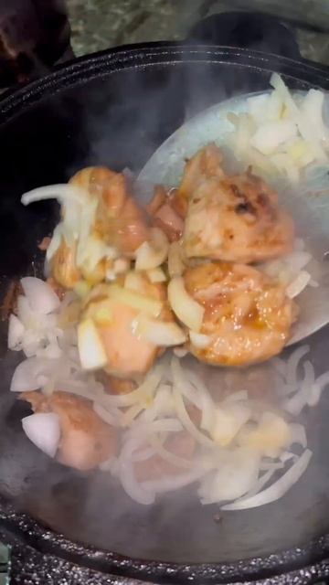 Лапша Удон с курицей в казане