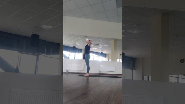 Йога. 11 Вариация Сурьи Намаскар с Ардхой чандрасоной.