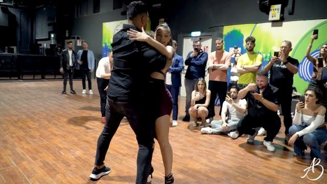 LA REINA - DJ TONY PECINO  ROMAN  ANTONI Y BELEN  Bachata Fusion in Italy