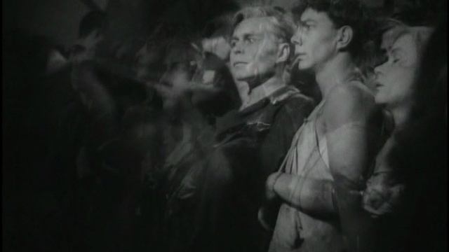 Стихотворение "Нет, Молодогвардейцев не забудут!" - читает Петрова Ирина