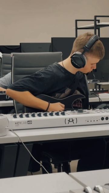 Занятия в студии электронной музыки | ШКИ Ростов-на-Дону