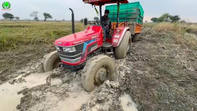 Тракторы на старте: грязь, драйв и сражение за победу