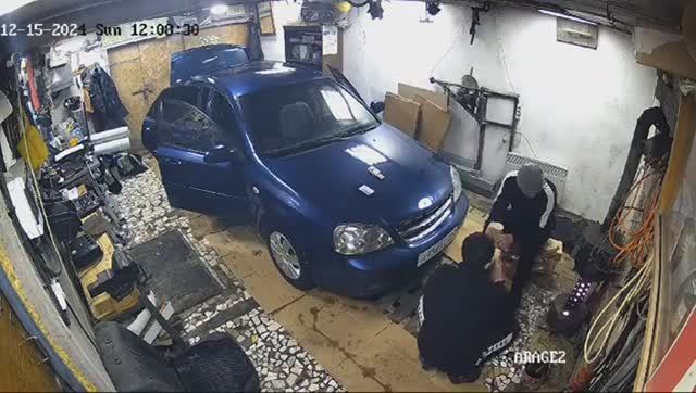 Начали делать шумку на Шевроле Лачетти в гараж самообалуживания