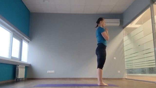 Йога. 2 вариант Сурьи Намаскар со скрутками.