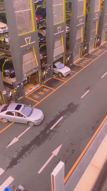 Большая вертикальная парковка с автоматическим подъемом машин в Шэньчжэне 🚗