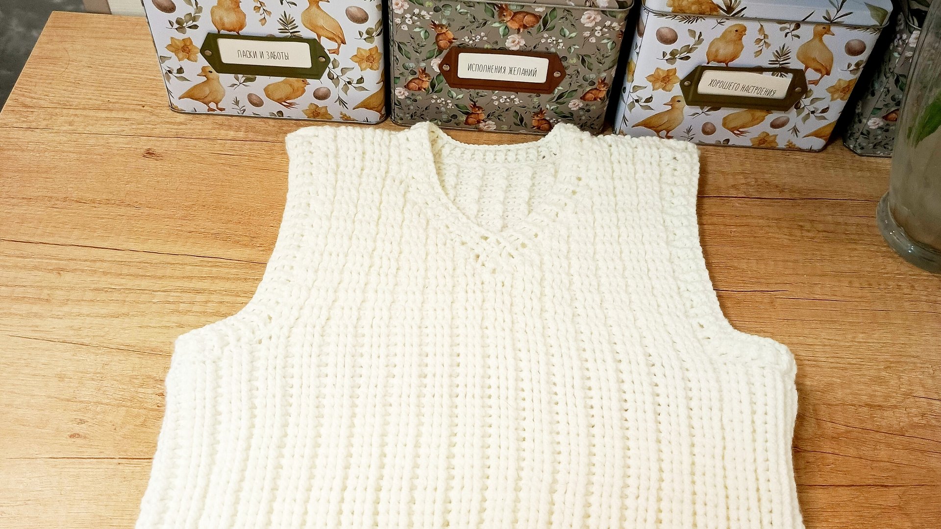 Часть 2. Белый жилет, безрукавка крючком.mp4