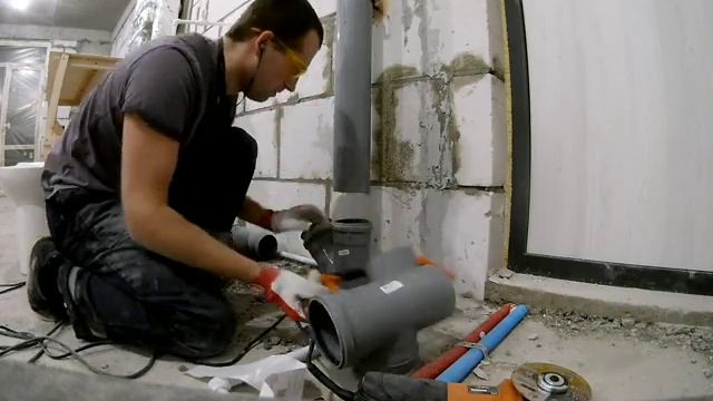 Замена тройника стояка канализации в квартире своими руками