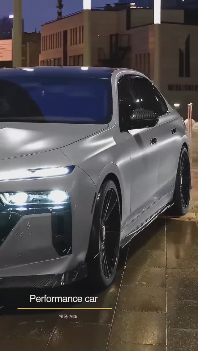 Роскошный BMW 760i с карбоновым комплектом Renegade