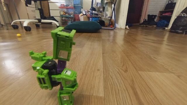 Бамблби и хз кто против саунд вейва,миксер бота и билаза