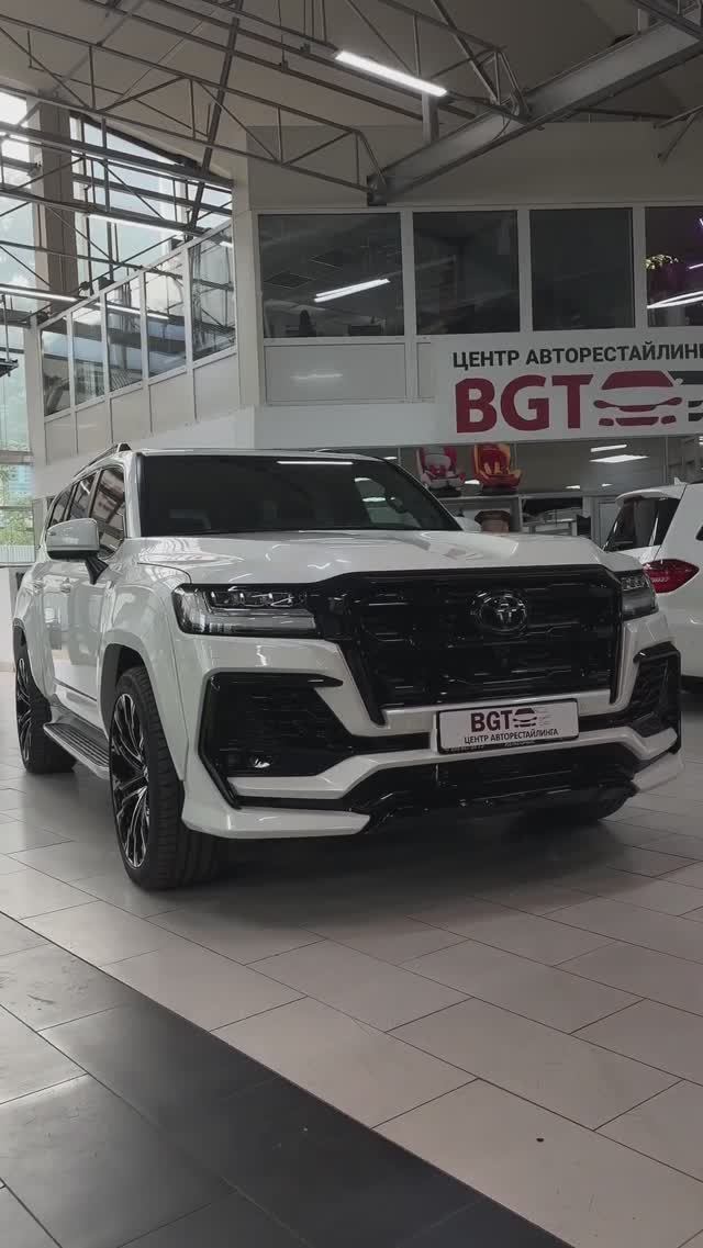 Не самые плавные переходы, но сравнение - лучшее Стоковая VS Ренегат Toyota LC300