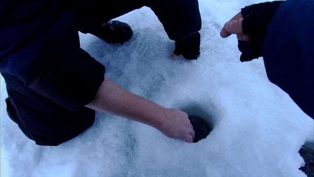 Руки трясутся от адреналина!!!Трофей на леску 0.08.Рыбалка на реке 15 января.