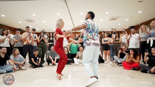 Бачата танец. Bachata/ Ronald y Alba [LA RECAIDA]