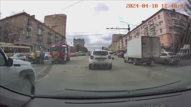 авария на пр.  Ленина и третьего интернационала 10. 04. 2023