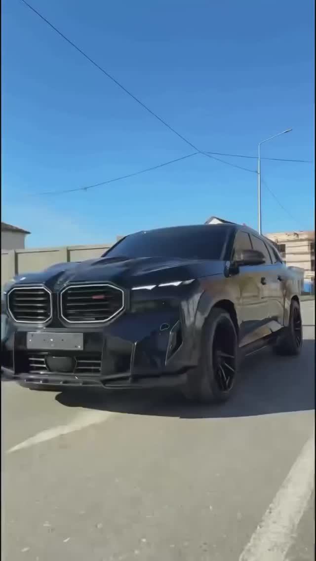 Полностью карбоновый BMW XM с лимитированным обвесом Renegade и 22-дюймовыми коваными дисками