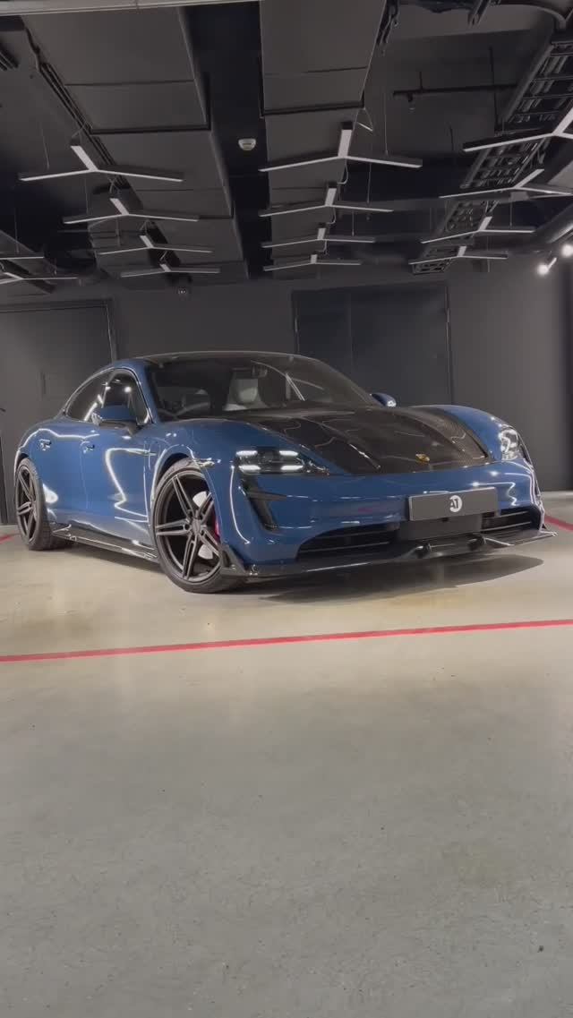 Карбоновый обвес для Porsche Taycan от Renegede Design.