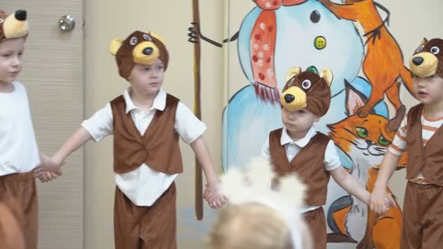 Зажигательный Новогодний утренник 2025г. с Сашей и его друзьями из Детского садика 'Непоседы'