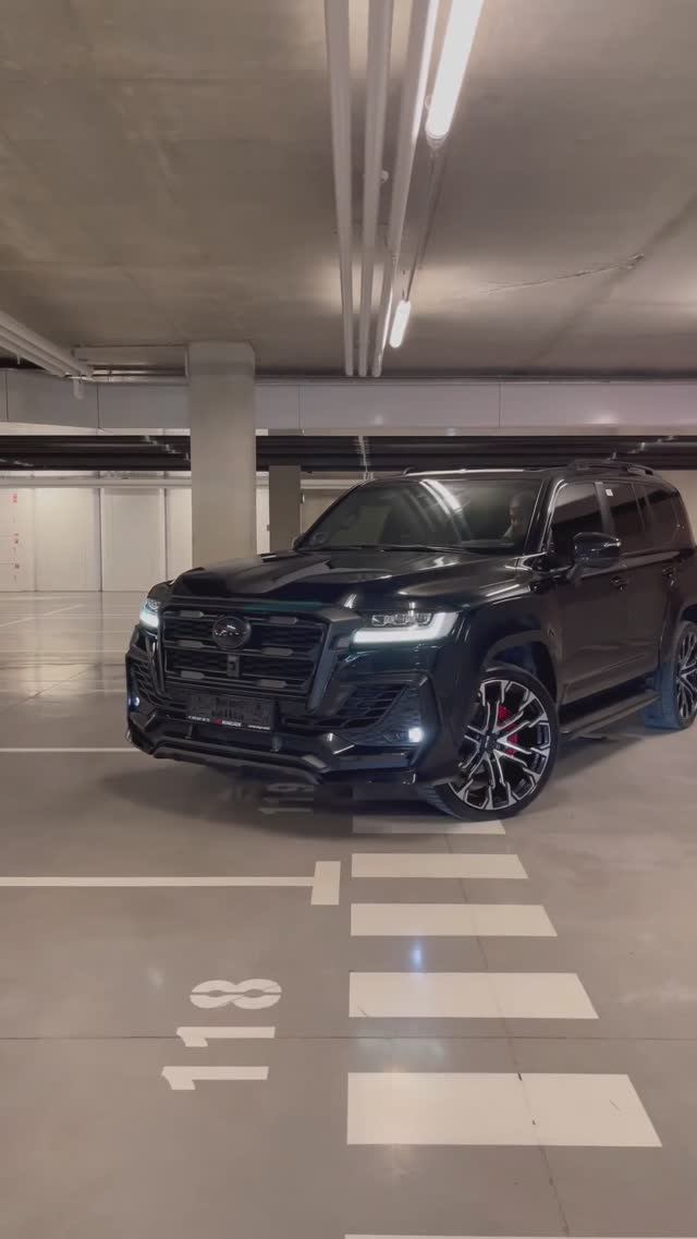 Toyota Land Cruiser 300 должен выглядеть так с завода, и тогда нам нечего будет делать