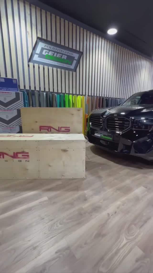 BMW XM с полным карбоновым обвесом ограниченной серии 8/10 для нашего дилера в Германии