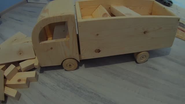 Деревянные кубики в необычной упаковке. Самодельная торцовка в деле.