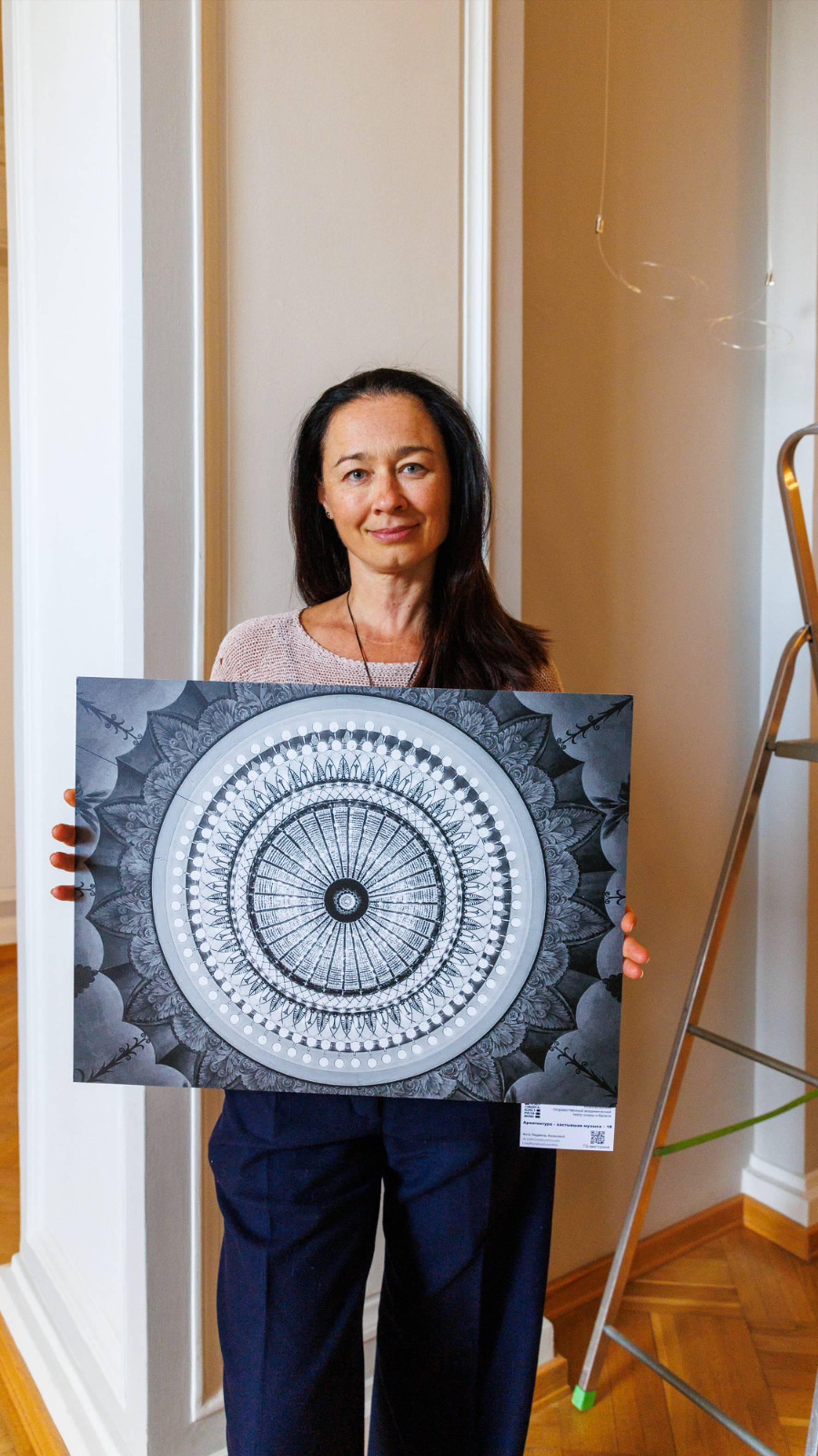 Монтаж выставки в Театре оперы и балета