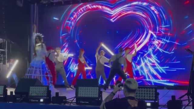 LED-скрипка и танцевальное световое шоу CHISTOTA