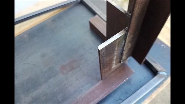 Сварка подстолья. Приспособление для сварки трех профилей под прямым углом.