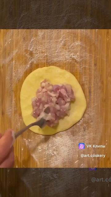 Пирожки с курицей из песочного теста