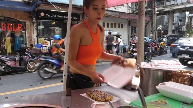 Самые популярные Бангкок Пуй Роти Леди готовит сладкие роти - Тайская уличная еда