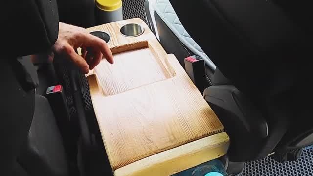 БОКС между сиденьями в CITROEN SPACETOURER.