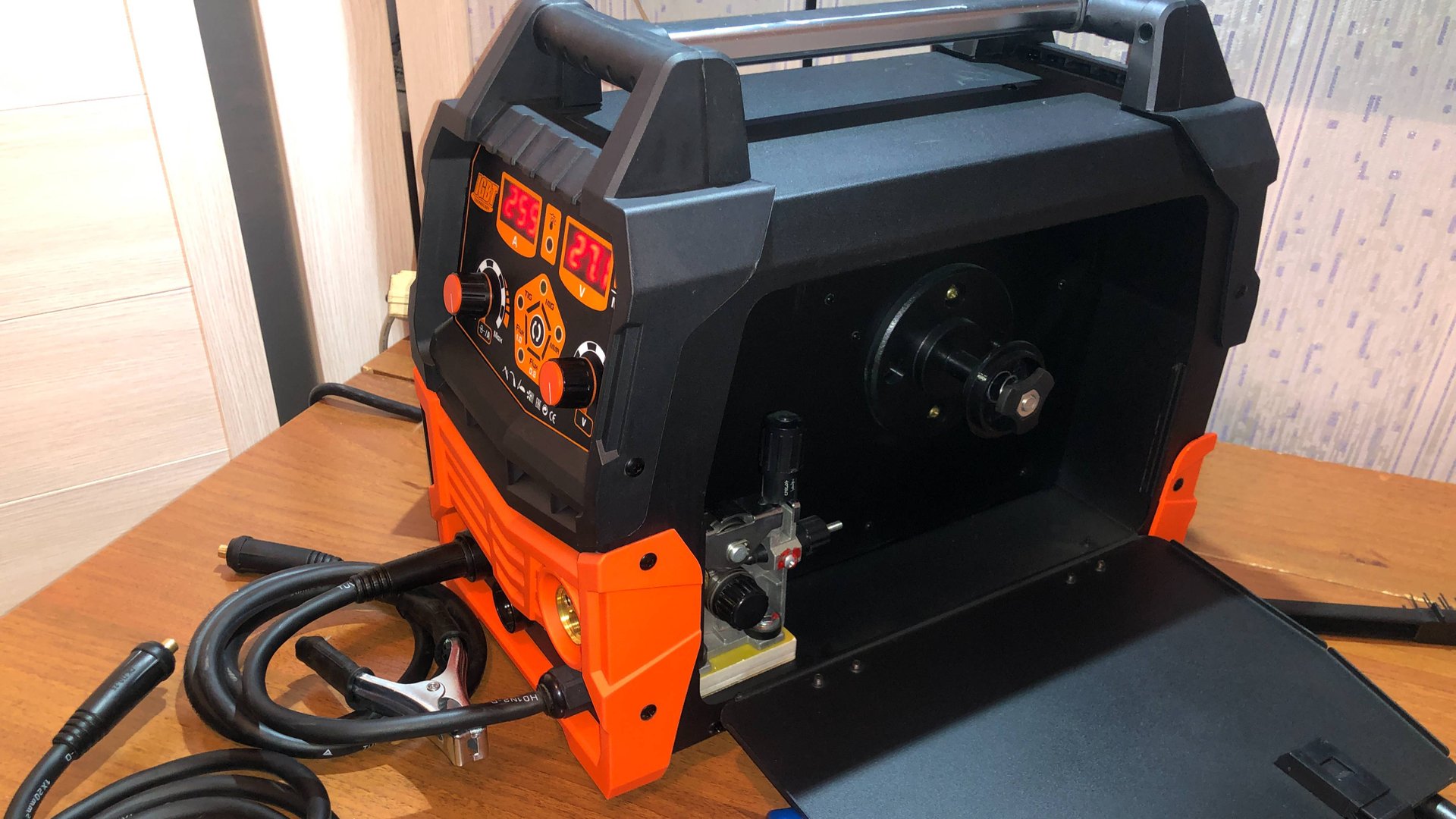 Сварочный аппарат Vniissok MIG-255 | Распаковка и первое включение.