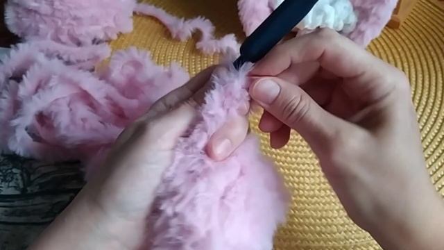ВЯЖЕМ УШИ ДЛЯ ЗАЙКИ ИЗ МЕХОВОЙ ПРЯЖИ #вязаныеигрушки