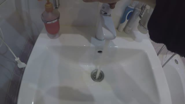 Замена смесителя для раковины без снятия самой раковины.