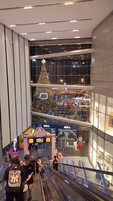 просто "зима" в паттайе. ч.29 ёлки, интерьеры. вечер 2024-25