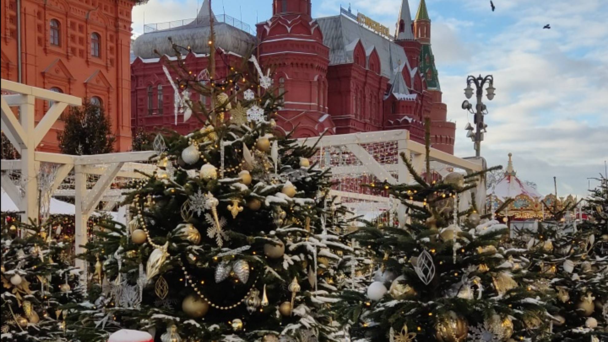 Новогодняя ярмарка и Красная площадь в Москве