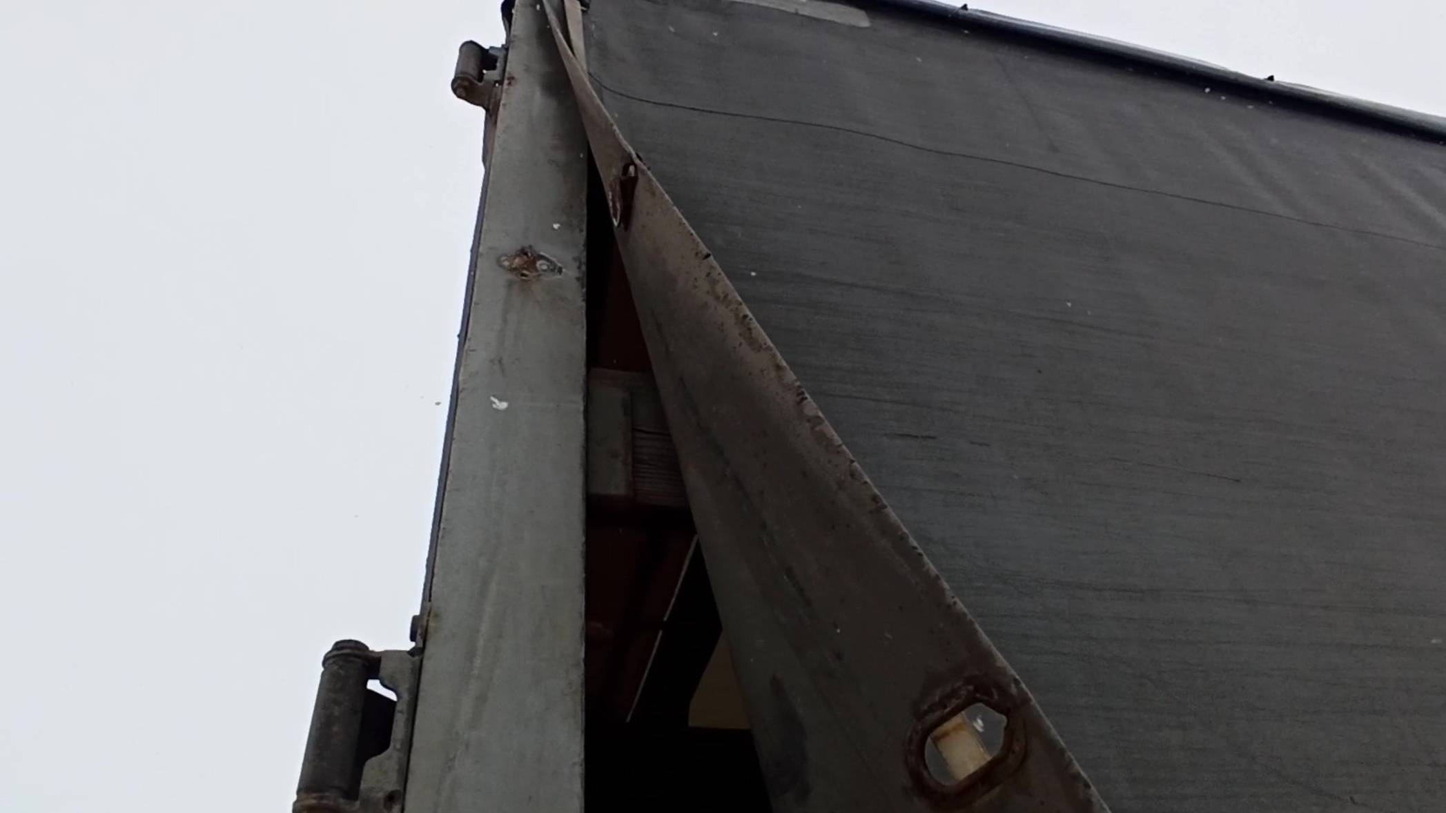 Ремонтируем скобы крепления тента на грузовом автомобиле