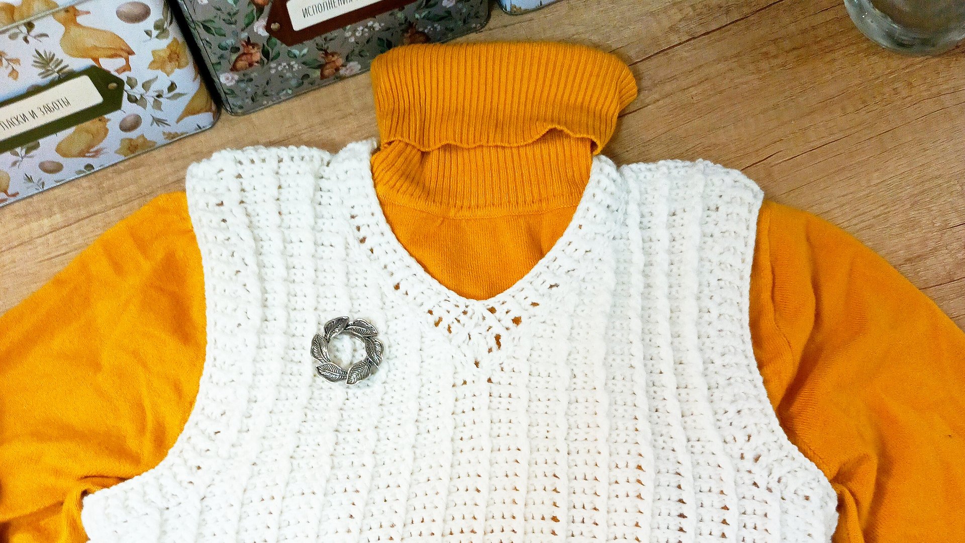 Часть 6. Белый жилет, безрукавка крючком.mp4