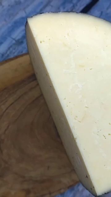 Сыр Кайрфилли Сыроварни Абрамовых. Аромат молочный, вкус сливочный,  плотный, ореховый #гурманам