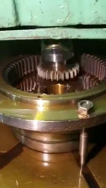 Нарезка внутренних зубьев на шестерне