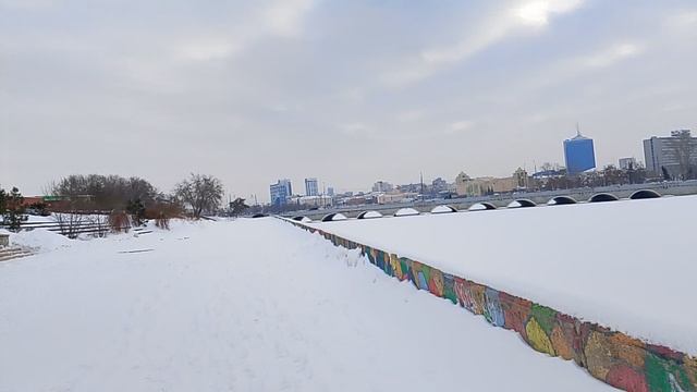 прогулка у реки зимой