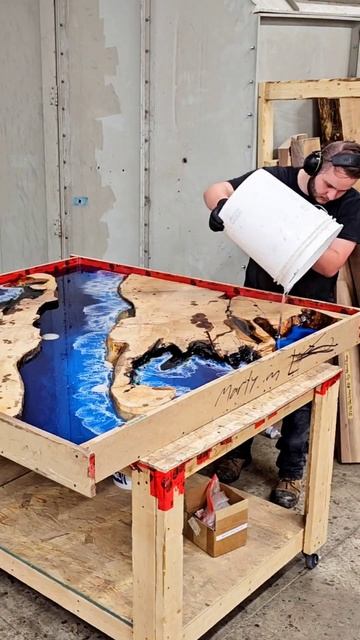 Круглый обеденный стол - океан из эпоксидной смолы