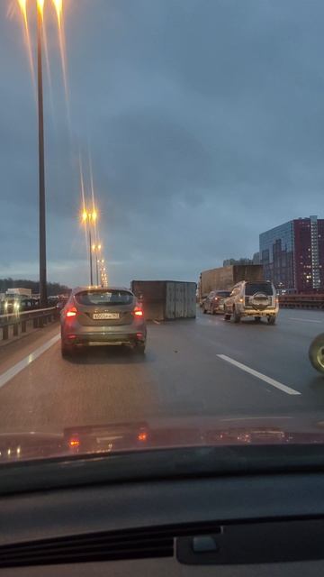 КАД СПБ Газель в левом ряду едет быстро, но не долго!