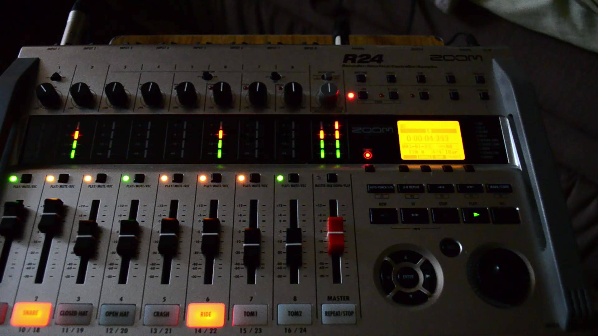 Портастудия ZOOM r24