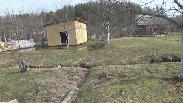 Плинтуса на потолки. Завершаю  отделку  кухни на даче.